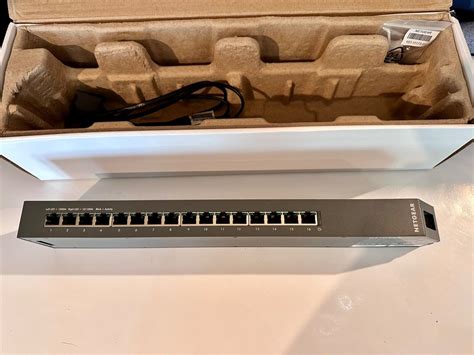 Netgear GSS E ProSAFE Port Gigabit Click Switch W O Mount EBay