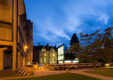 Zaha Hadid Adds Shimmery Tunnel To Oxford University College