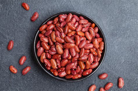 회색 돌 배경에 검은 그릇에 붉은 신장 콩 맨 위 보기 공간을 복사합니다 0명에 대한 스톡 사진 및 기타 이미지 0명 갈색 강낭콩 Istock