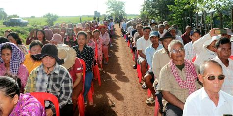 ផ្លូវលំមួយខ្សែប្រវែង៦គីឡូម៉ែត្រ ជាអំណោយសម្ដេចតេជោ តាមរយៈលោកជំទាវ ឃួន ឃុនឌី