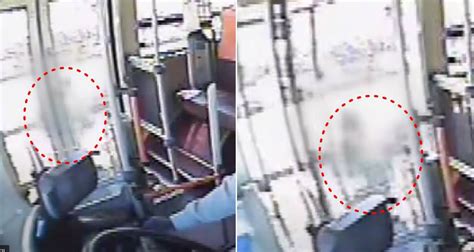 문 좀 열어주세요”모르는 남성에 쫓기던 여성 도와준 버스기사