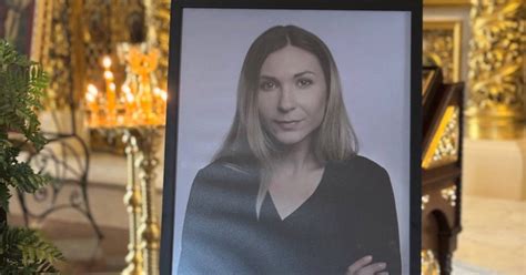 У Києві прощаються із загиблою в полоні РФ журналісткою Рощиною