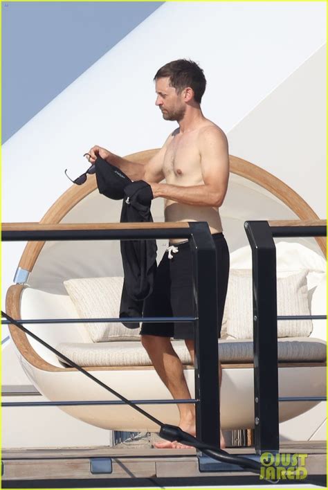 Tobey Maguire Abdomen The Amazing Spider Man Its Official Andrew