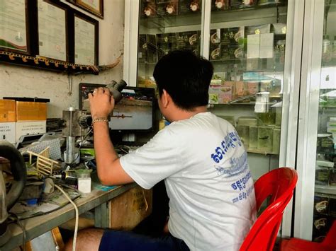 ទូកង ផ្គរលាន់ Facebook