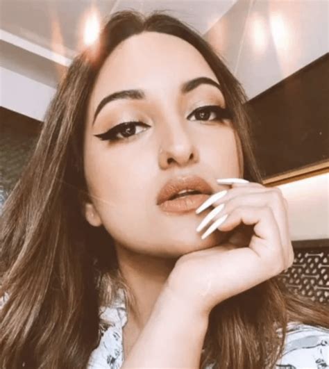 Sonakshis Lips Were Made For Sucking Rsonakshisinha