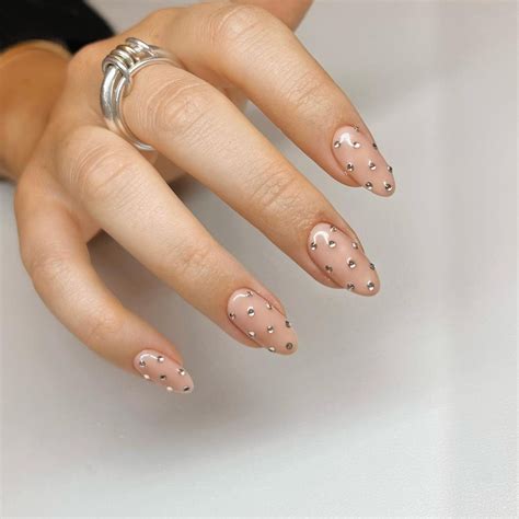 35 Pretty Natural Nail Designs
