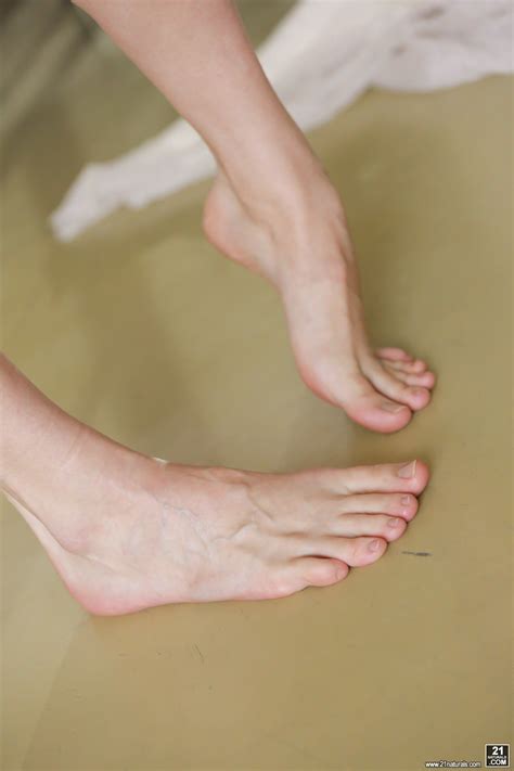 Body Bones Bones And Muscles Nice Toes Pretty Toes Red Toenails