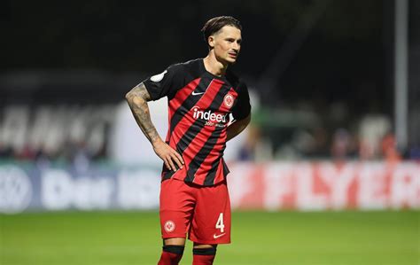 Das Warten Auf Robin Koch Großes Rätselraten Um Eintracht Abwehrchef