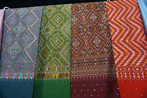 ตลาดซื้อ ขายผ้าไทย