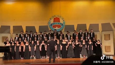 岭南师范学院新空合唱团这世界这么多人（串烧再见）告别毕业生 Bilibilib站无水印视频解析——yiuios易柚斯