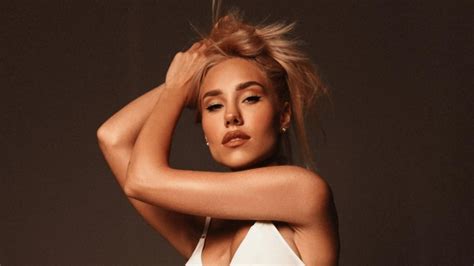 Переможниця Холостяка похизувалася сталевим пресом у спортивному спідньому Читайте на Ukr Net