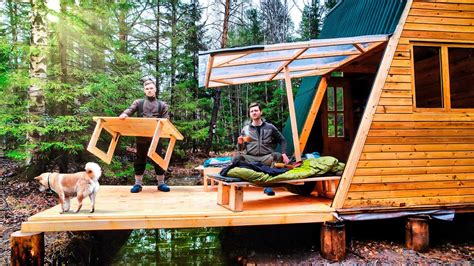 Построили ДОМ в ЛЕСУ он УДИВИТ КАЖДОГО ТЕРРАСА и ТАЕЖНЫЙ ПЛЯЖ ПРИШЕЛ МЕДВЕДЬ Лесные Youtube