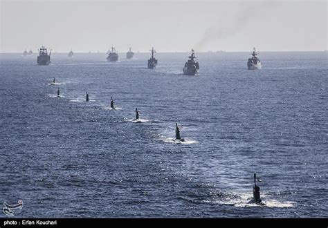 رژه شناورها و زیرسطحی های ارتش و سپاه در آب های خلیج فارس و تنگه هرمز برگزار شد تسنیم