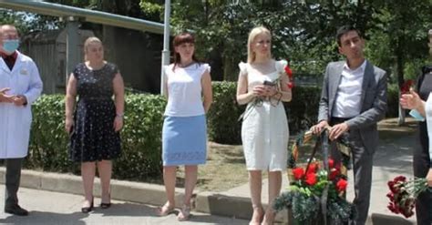 Майка ми ме изостави когато бях дете а когато станах възрастен и успешен изведнъж си спомни