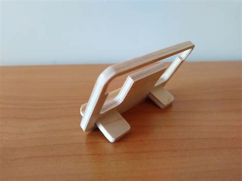 Подставка под телефон из фанеры