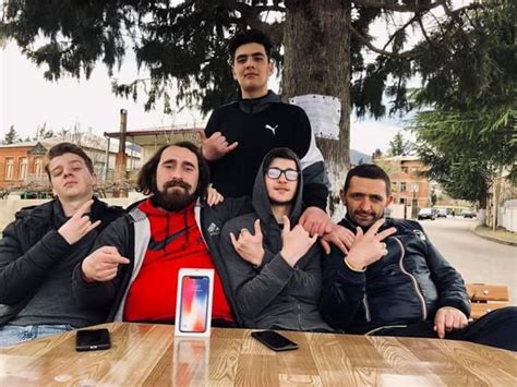 ვააახ😃 თქვენ რა რეაქცია გექნებოდათ რაღაცა ხდება Facebook