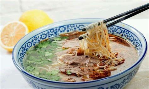 正宗兰州牛肉面的特点 牛肉拉面秘方传授 马保子 牛肉面 马杰三 新浪新闻