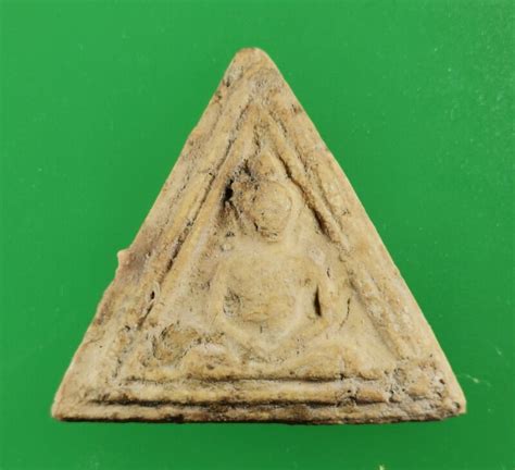 348 พระปิดตา เนื้อผงน้ำมันเก่า พิมพ์สามเหลี่ยม เนื้อหาเก่าๆ Prizz Thaipick