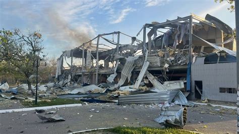 Як виглядає зруйнована росіянами льодова арена у Херсоні відео Читайте на Ukr Net