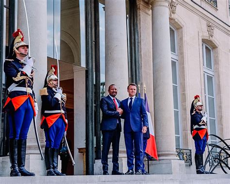 ጠቅላይ ሚኒስትር ዐቢይ አሕመድ እና የልዑክ ቡድናቸው በፕሬዝዳንት ኢማኑኤል ማክሮን በኤሊሴ ቤተመንግሥት አቀባበል ተደርጎላቸዋል። በሁለትዮሽ ውይይቱ