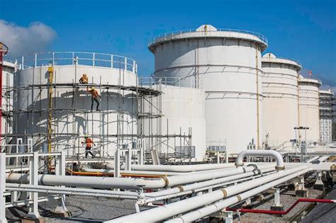 Premium Photo Worker Male Assembly In Progress Storage New Tank Oil Inspection Pipeline