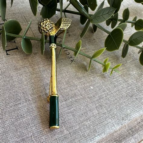 Vintage Womens Golf Club And Ball Brooch Gold Tone Lapel Hat Pin