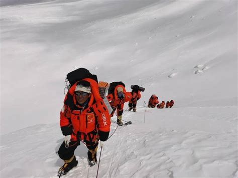 中国登山队成功登顶珠峰5G连线见证中国荣耀 搜狐大视野 搜狐新闻