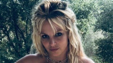 Britney Spears Reveals Why She Loves Taking Pictures Naked To Post On