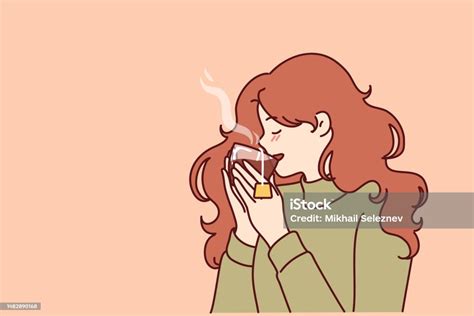 여자는 투명한 유리로 뜨거운 차를 마시고 추운 겨울 날씨에 따뜻한 음료의 맛을 즐긴다 개념에 대한 스톡 벡터 아트 및 기타