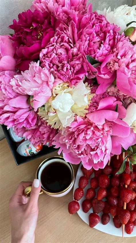 Пин от пользователя Galina на доске Швидке збереження Фиолетовые букеты Вьющиеся розы Пионы