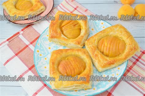 Слойки с абрикосами 11 фото в рецепте