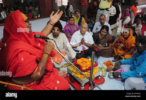 Jagadguru Shankaracharya Swami Vasudevanand Sarswati Meets With His