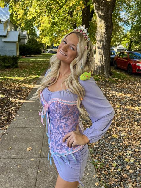 Adult Rapunzel And Flynn Costumes