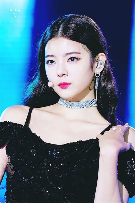 Idol Hair Designer Reveals How To Get Itzy Lias Gorgeous Sparkly Hair