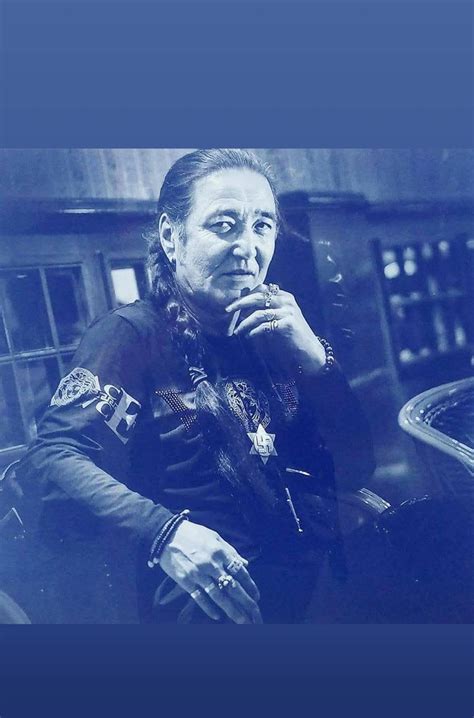 Папараци Төрийн соёрхолт Харанга хамтлагийн ахлагч рок попын загалмайлсан эцэг Энхманлай ах