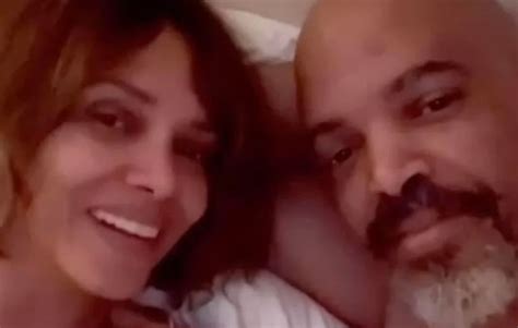 📽 „ПРЕСТАРА СИ ЗА ОВА СРАМОТА “ Хали Бери и нејзиното момче со играчка за возрасни голи во