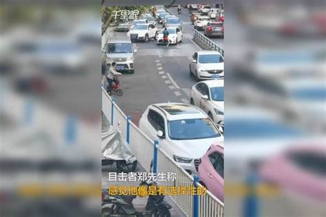 【重庆】上班早高峰一男子马路中间恶意拦车挑衅车主：未有车主与其争执