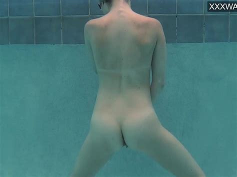 Young Babe Emie Amfibia Gets Orgasms In The Swimming Pool Vidéos Porno Gratuites Youporn
