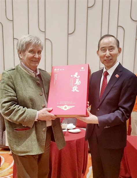 龙宇翔与俄罗斯“国宝级”指挥家弗拉基米尔·费多谢耶夫亲切会见 深圳新闻网