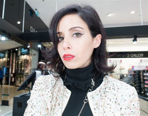 Lessons In Ruby Woo Caroline S Fashion Styling