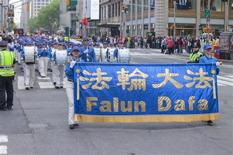 Grand Parade Of Nearly 10 000 Practitioners In New York To Celebrate