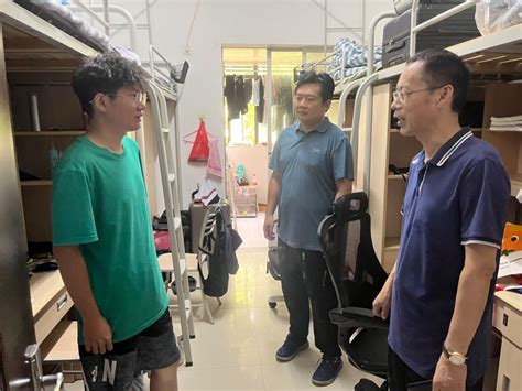 校领导走访看望暑期留校研究生 党委研究生工作部、研究生处、学科建设办公室