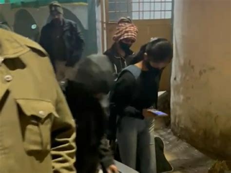 पुलिस ने सेक्स रैकेट का किया खुलासा 4 युवतियां और 3 युवक पकड़े