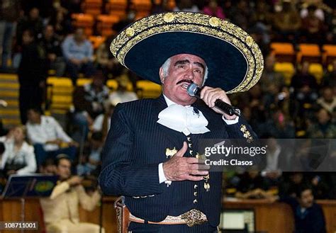 Singers Vicente Fernandez Photos And Premium High Res Pictures Getty