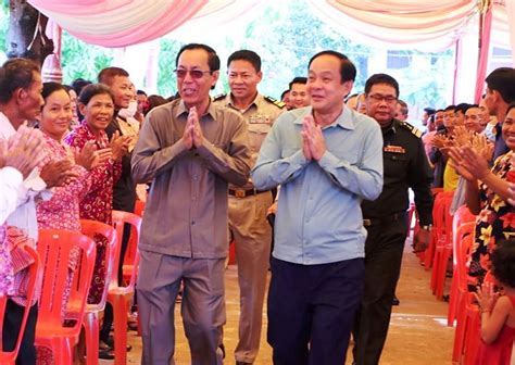 ឯកឧត្តម ងួន រតនៈ អភិបាលខេត្តកំពង់ធំ និងជាប្រធានគណបក្សប្រជាជនកម្ពុជា ខេត្តកំពង់ធំ