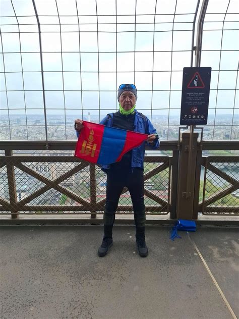 Цагдаагийн хурандаа Д Цэрэндорж Европын орнуудыг унадаг дугуйгаар тойрч байна