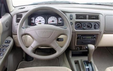 Mitsubishi Montero 2003 Interior