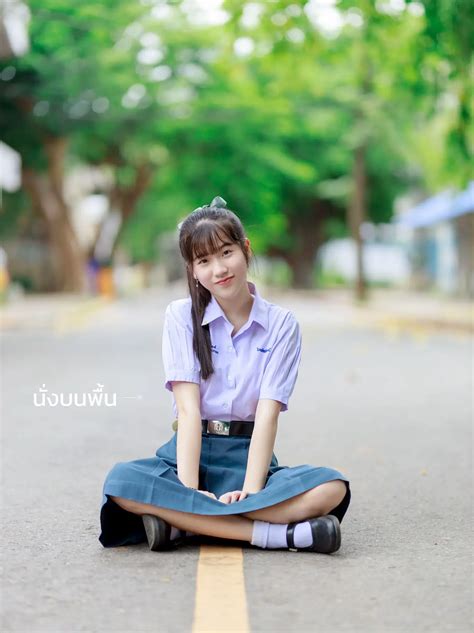 9 ท่าโพสถ่ายรูปชุดนักเรียนสายคิ้วท์ แกลเลอรีที่โพสต์โดย พี่แม็กนั่ม