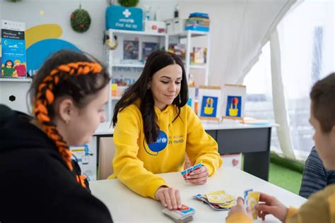 Простори ЮНІСЕФ для дітей молоді та батьків Unicef