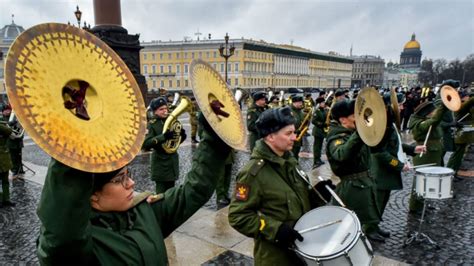 Украин ОХУ дайны фронт руу хөгжимчид илгээх болжээ